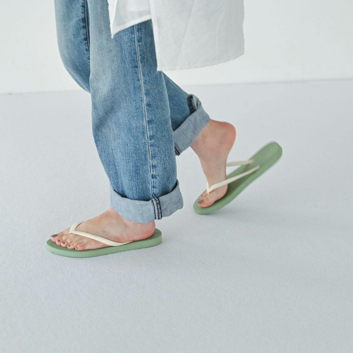 【着用レビュー】Hippoblooのビーチサンダルを、足サイズの違うスタッフがはいてみました - 北欧、暮らしの道具店
