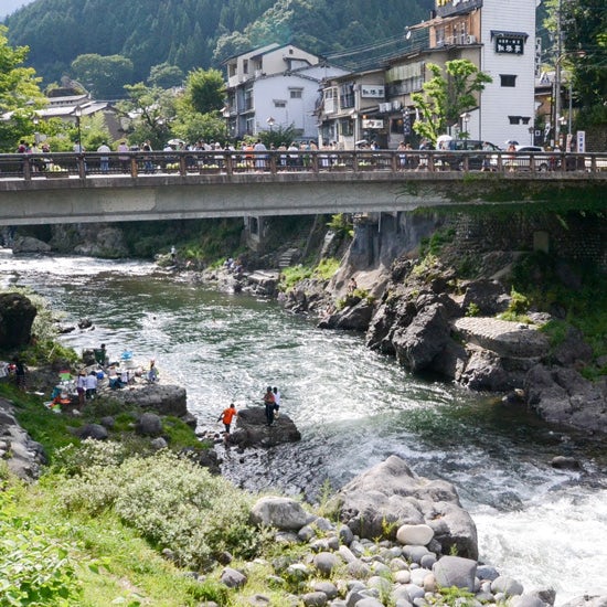 【お出かけコラム】徹夜で盆踊り!岐阜県・郡上八幡の「郡上おどり」で420年の歴史を体感する旅 北欧、暮らしの道具店